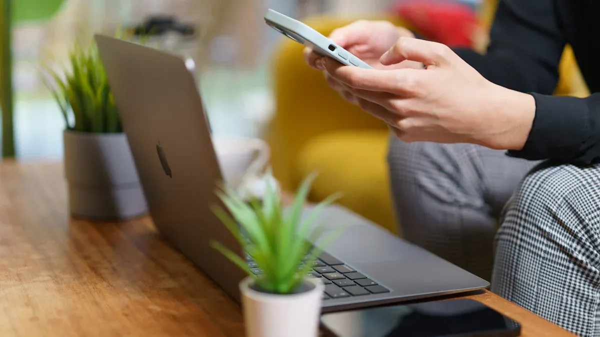 How to Operate Your Small Business from Your Smartphone