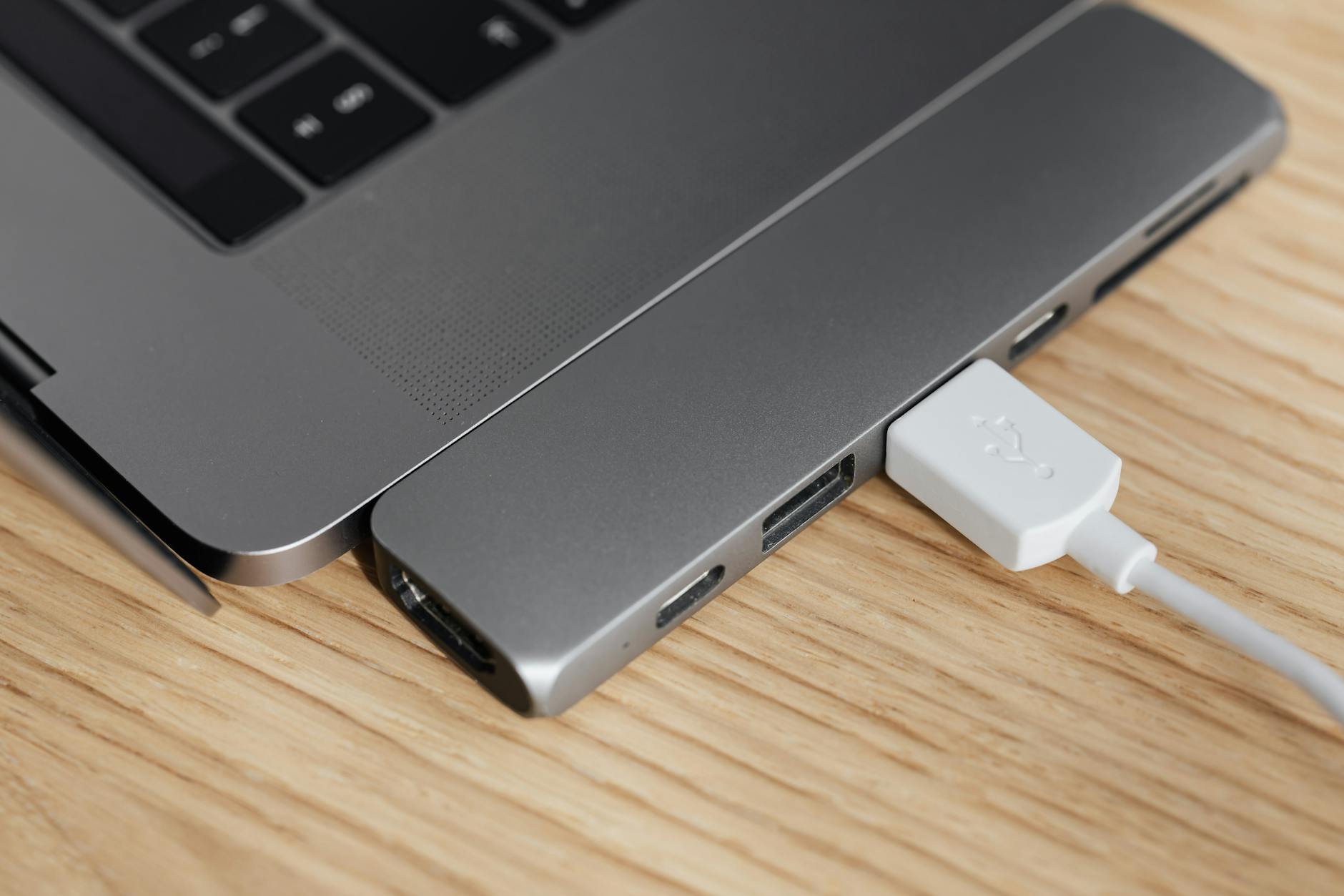 Smart Devices: Hub or Laptop Power for Your US Connection? - VERTU ...
